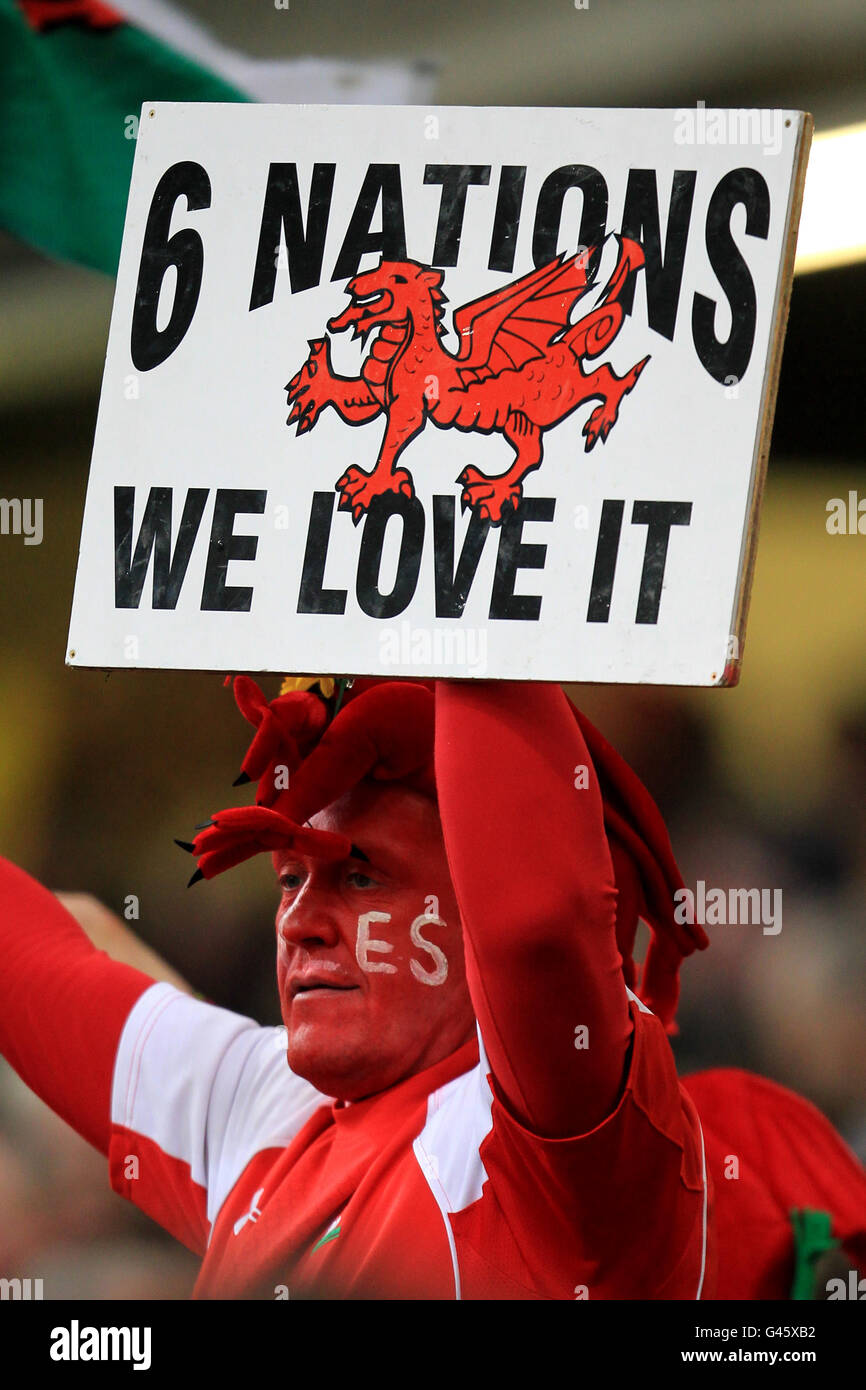 Welsh rugby dragon hi-res stock photography and images - Alamy