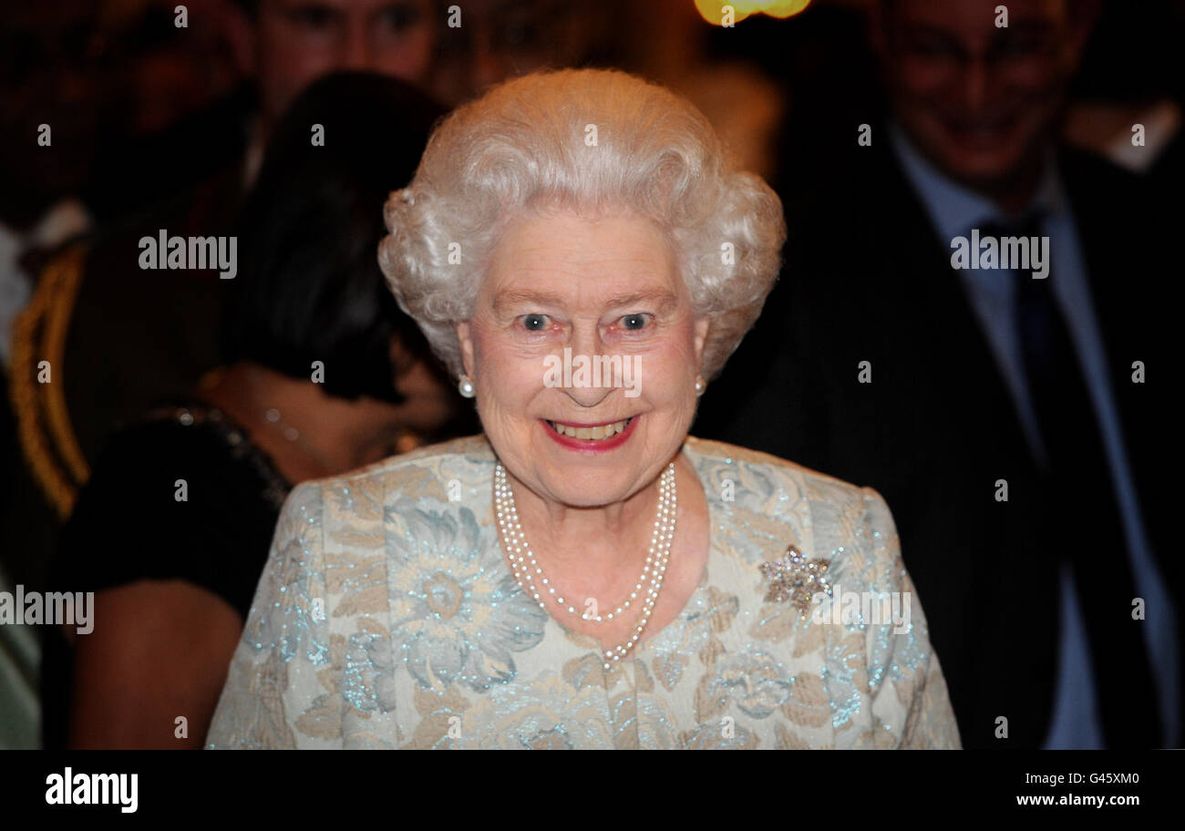 Queen elizabeth ii meets hosts commonwealth day reception marlborough ...