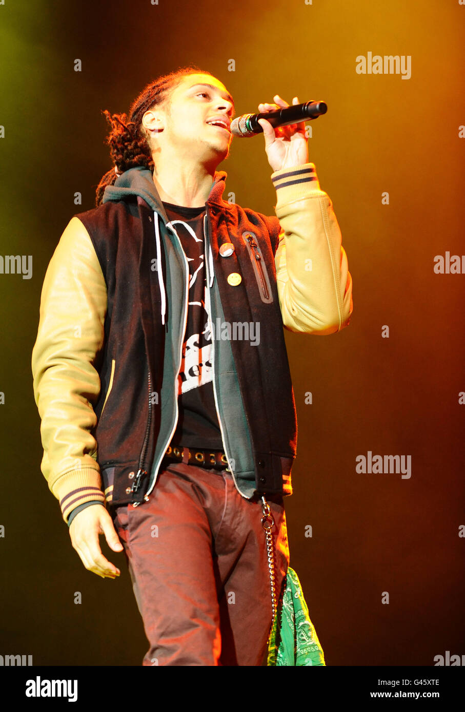 Bluey robinson performs at the o2 in london hi-res stock photography ...