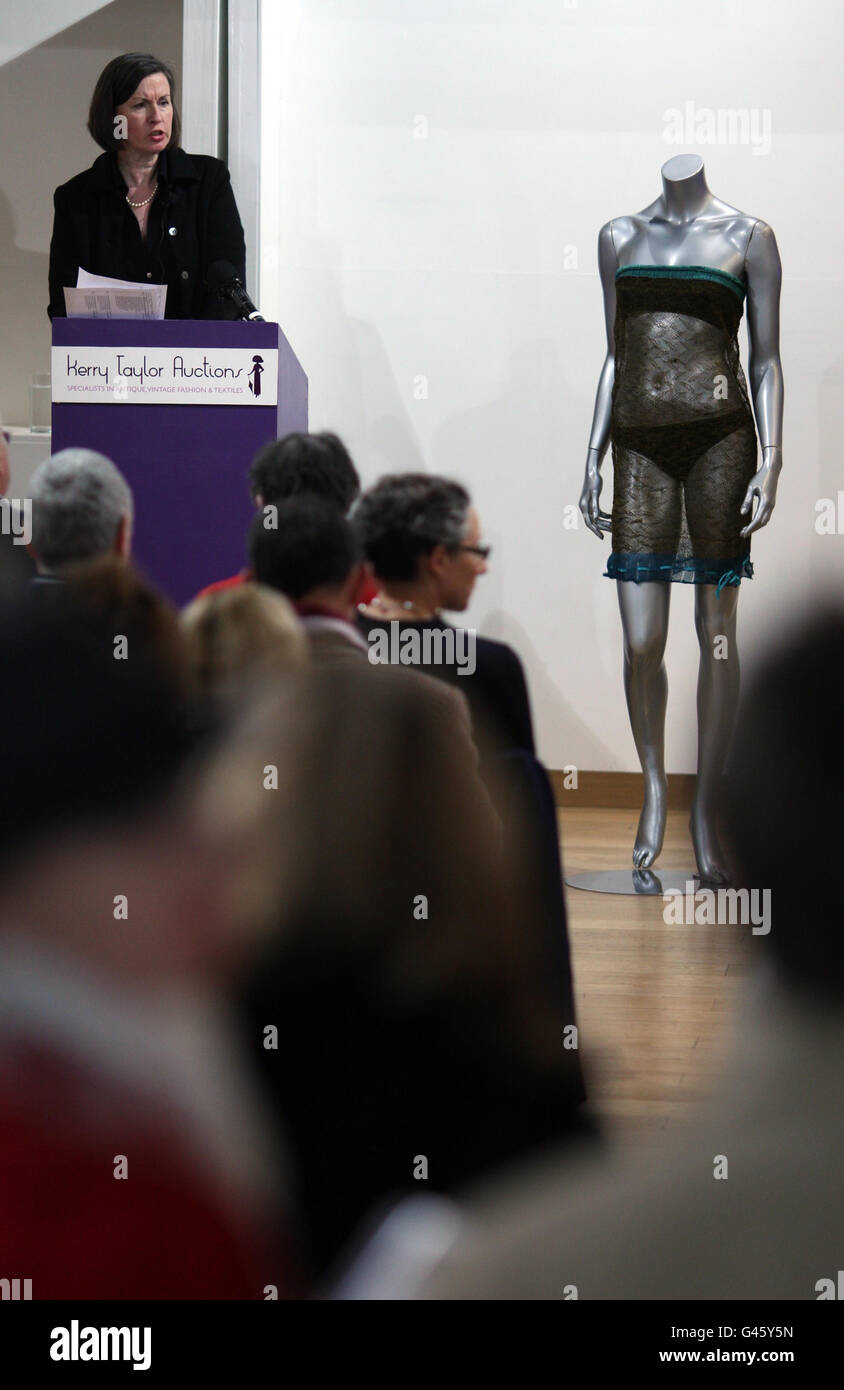 Kate middleton st andrews 2002 hi-res stock photography and images - Alamy