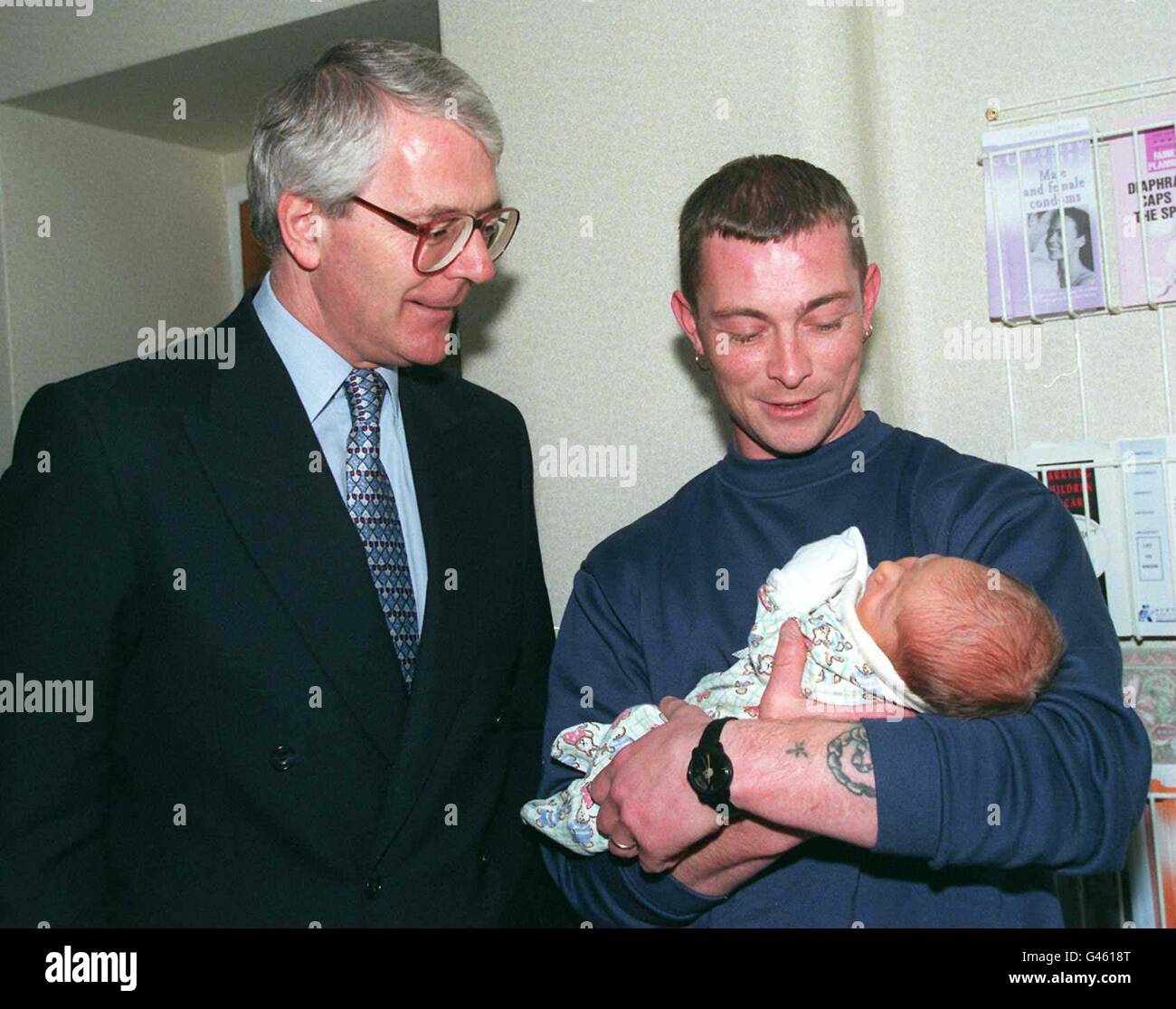 PRIME MINISTER JOHN MAJOR MEETS MARK OXLEY AND 3 DAY OLD BABY DANIEL ...