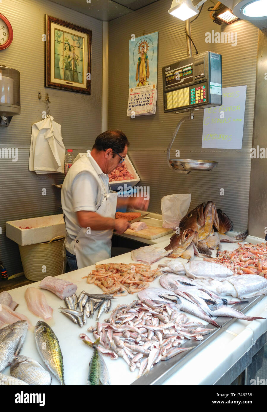 Covered fish market hi-res stock photography and images - Alamy