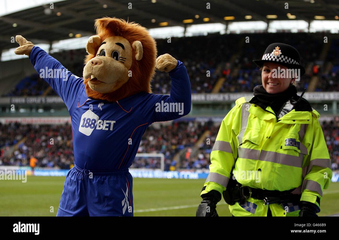 Bolton wanderers mascot lofty lion hi-res stock photography and images ...