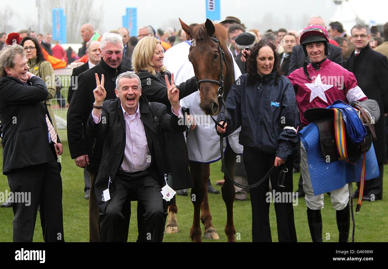 Baring bingham hurdle cheltenham hi-res stock photography and images ...
