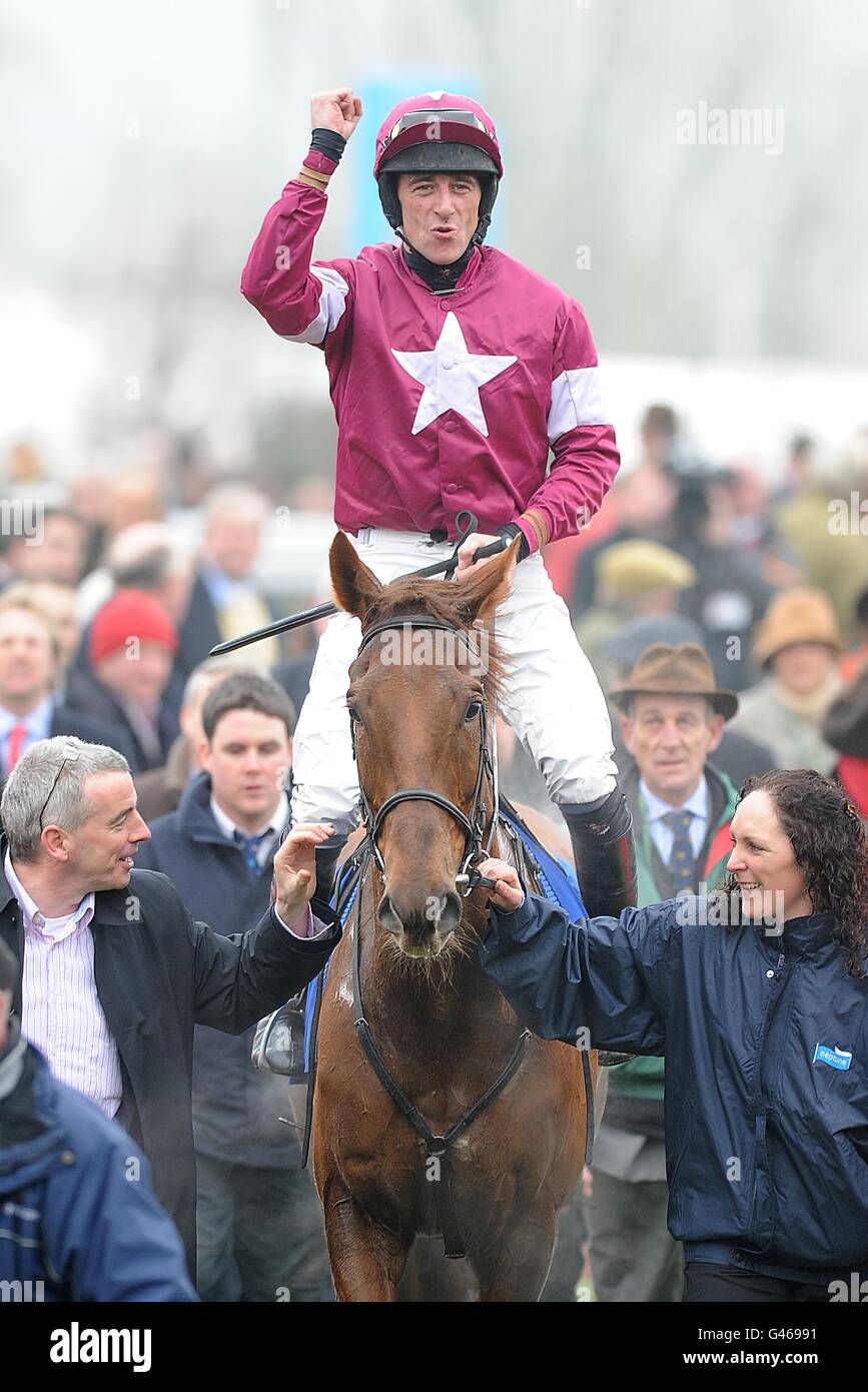 Baring bingham hurdle cheltenham hi-res stock photography and images ...
