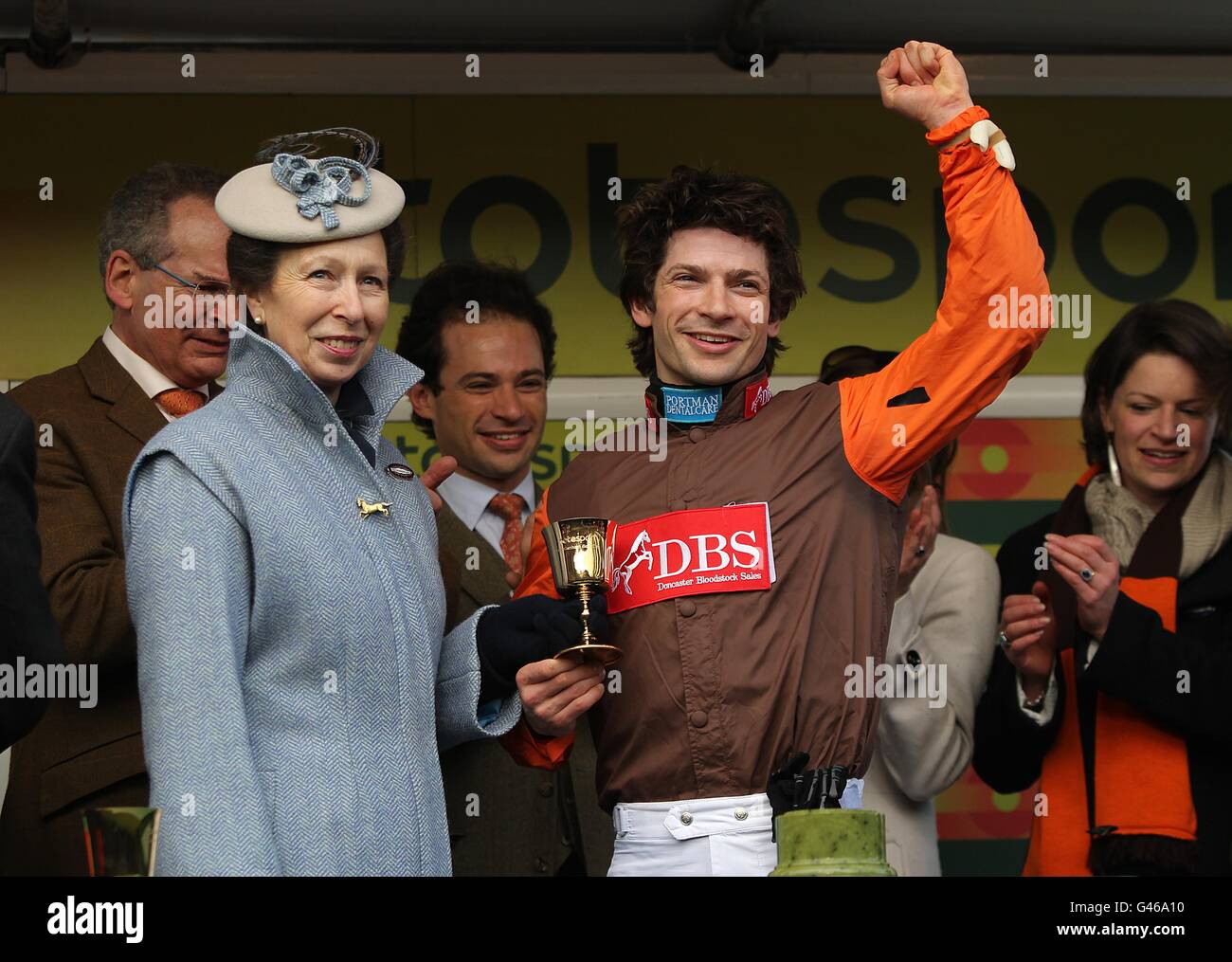 Sam waley cohen jockey hi-res stock photography and images - Alamy