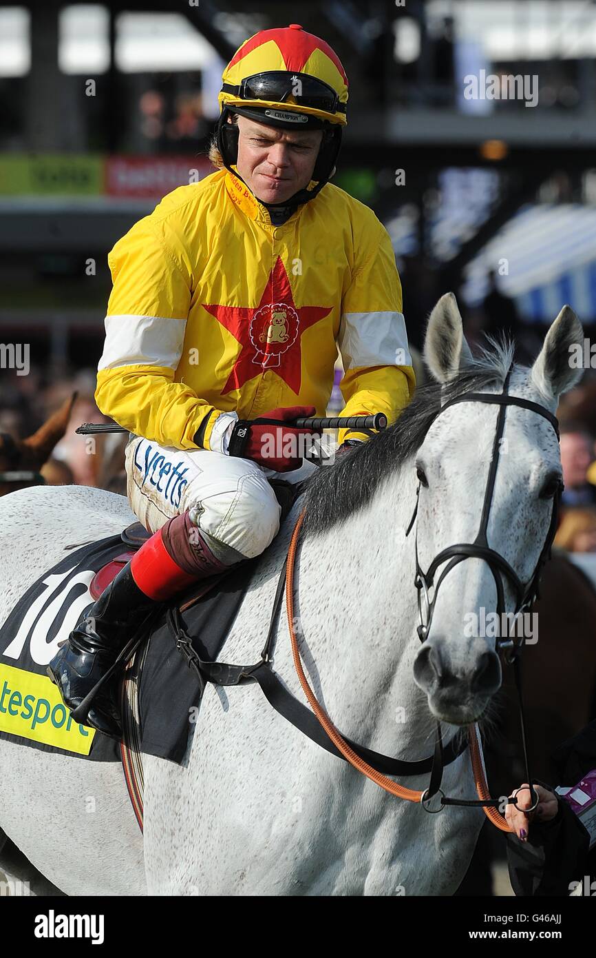 Jockey Robert Thornton on Neptune Collonges before the totesport ...