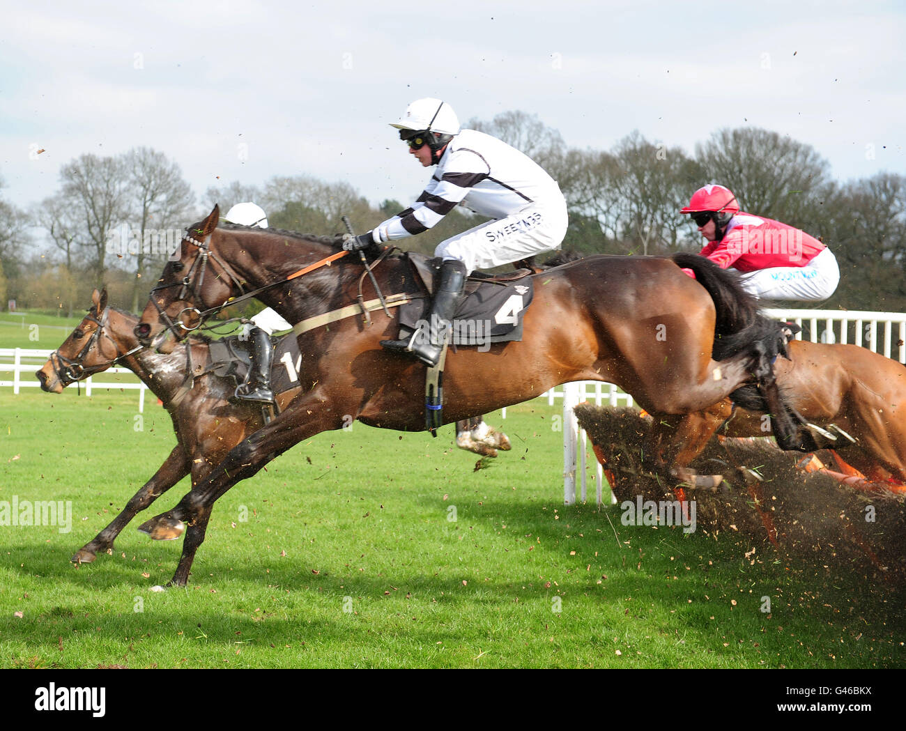 National hunt racing uk hi-res stock photography and images - Alamy