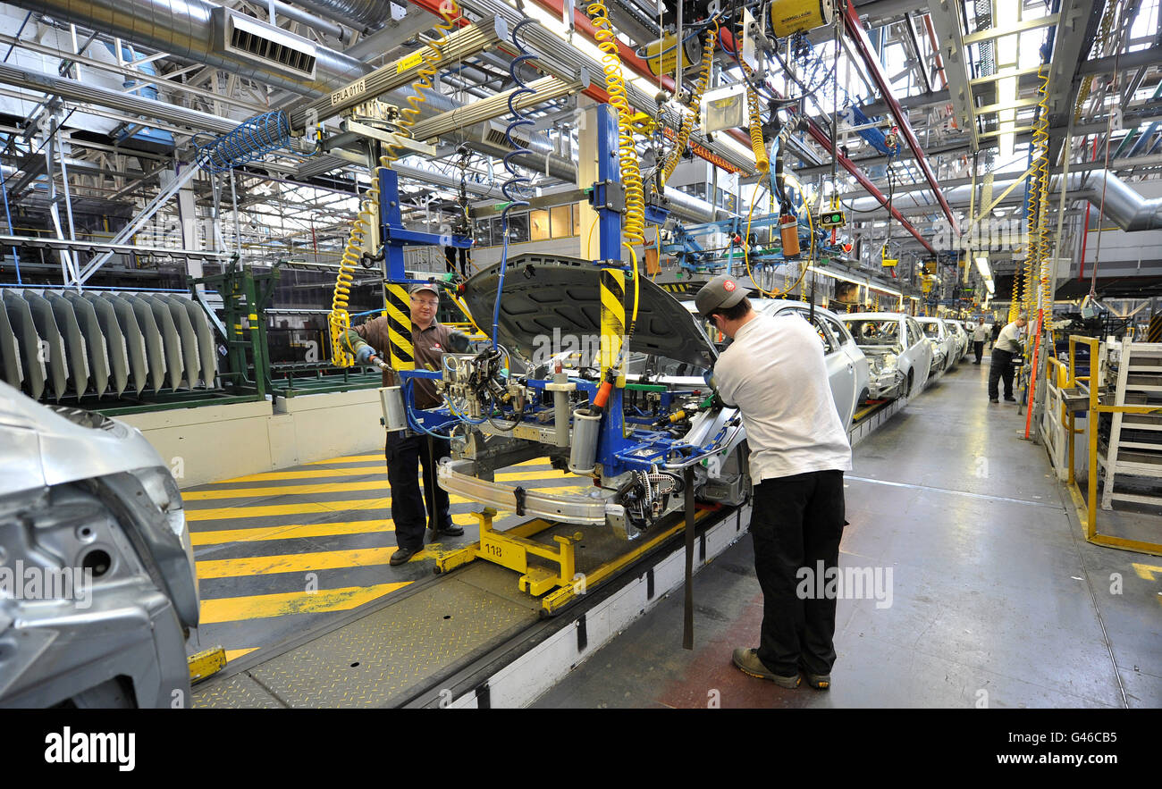 Vauxhall car stock. A view of the Vauxhall Astra production line at the ...
