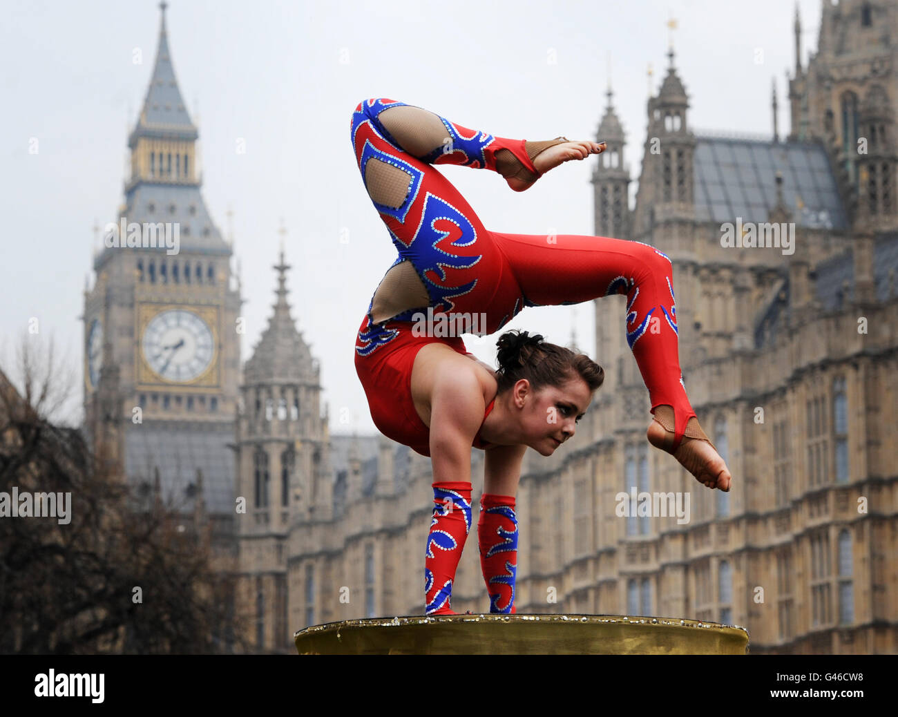 Contortionist performing in circus hi-res stock photography and images ...