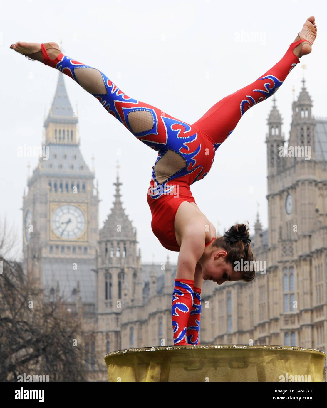 Contortionist performing in circus hi-res stock photography and images ...