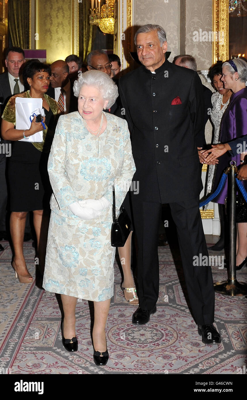 Queen Elizabeth II with the Commonwealth Secretary General Mr Kamalesh ...