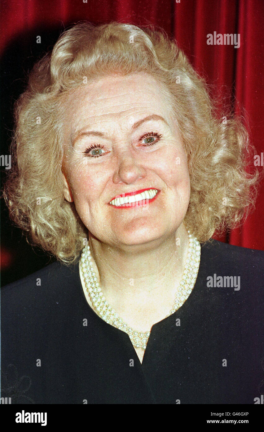 PA NEWS OPERA SINGER DAME JOAN SUTHERLAND AT THE 1997 CARDIFF SINGER OF ...