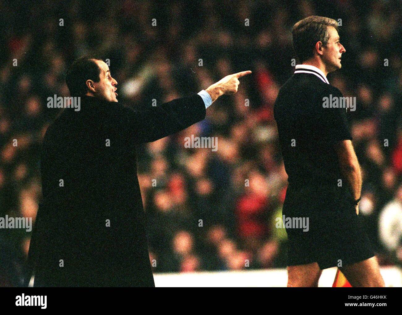 Leeds manager George Graham urging his men on during their FA Cup ...