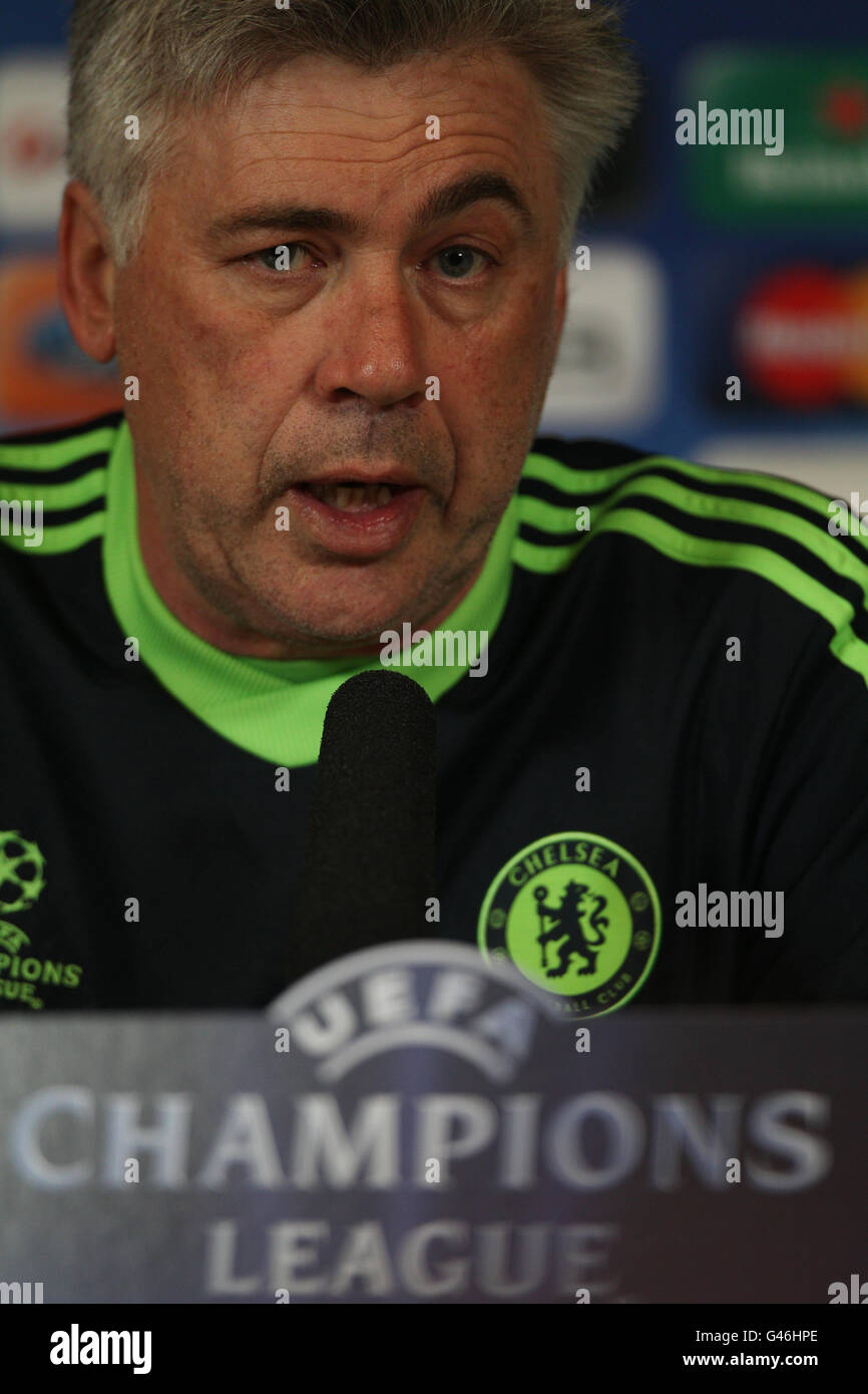 Fc copenhagen training press conference hi-res stock photography and ...