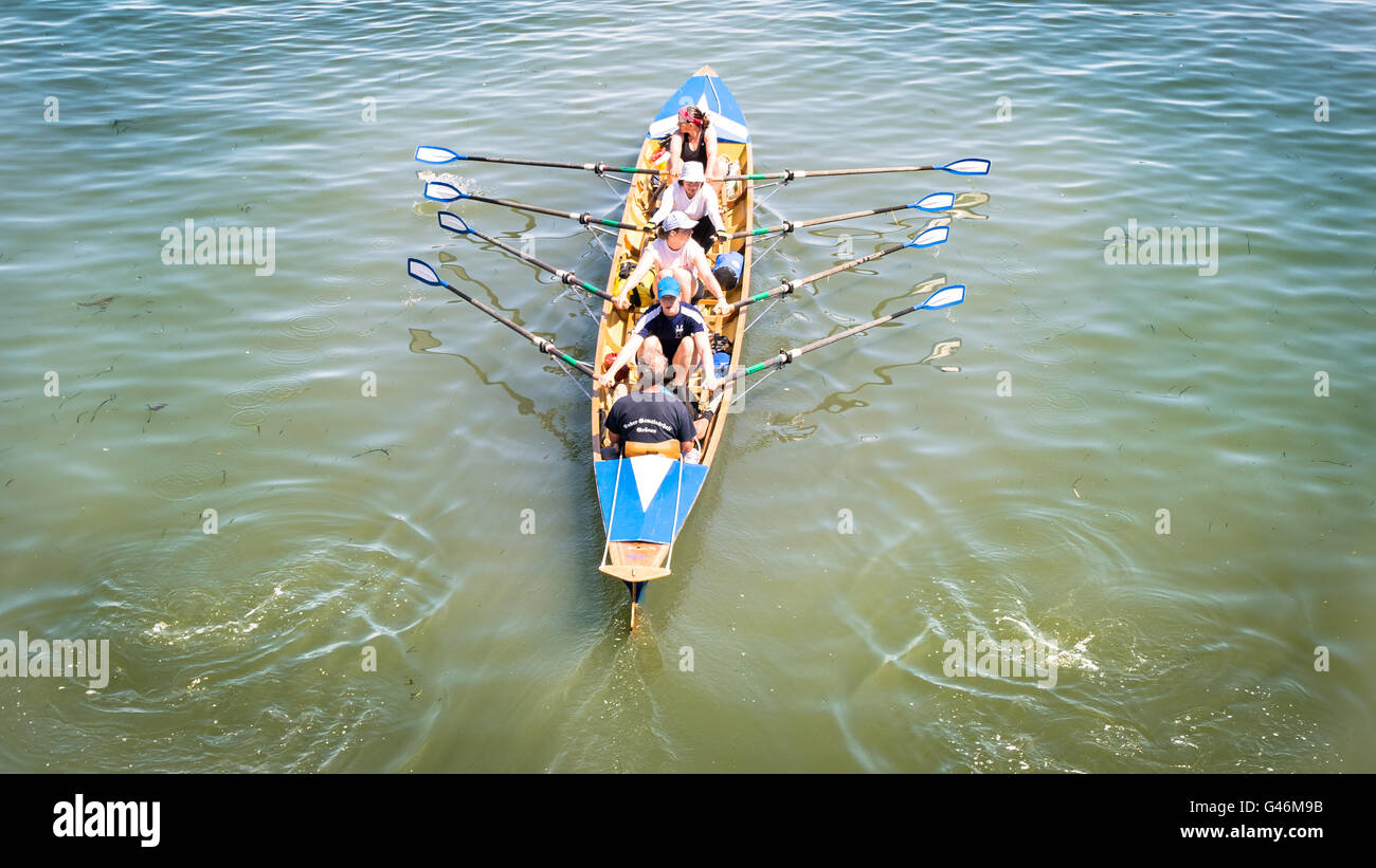 Female rowing team hi-res stock photography and images - Alamy