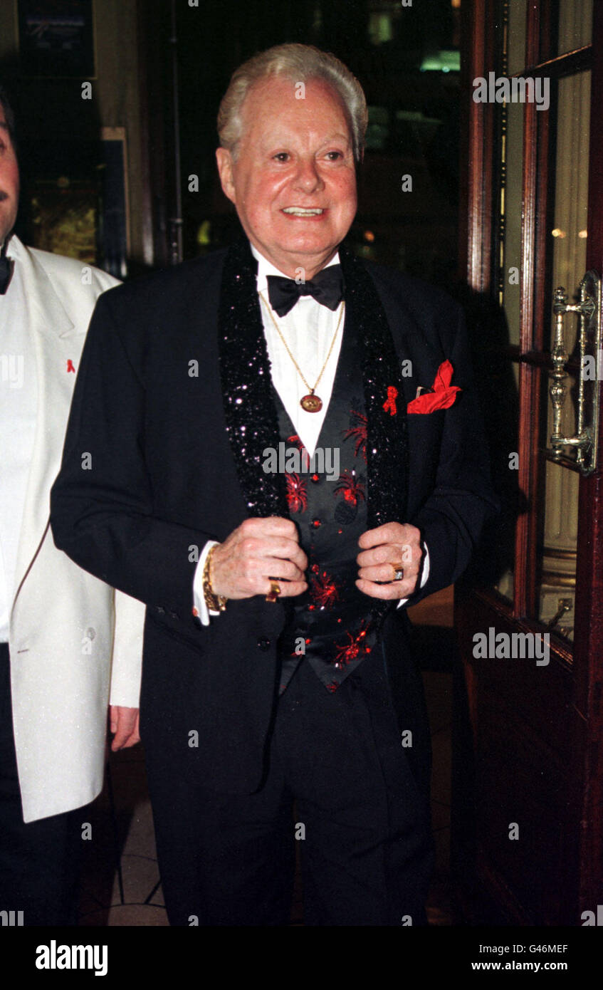 Danny la rue opening new musical hi-res stock photography and images ...