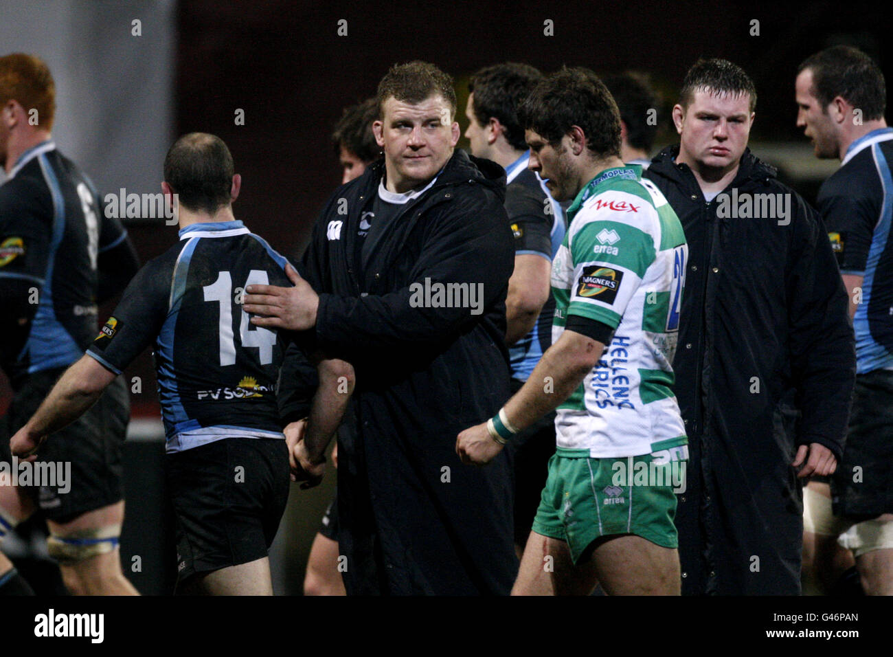 Glasgow Warriors' Moray Low (centre) congratulates his team-mates on ...