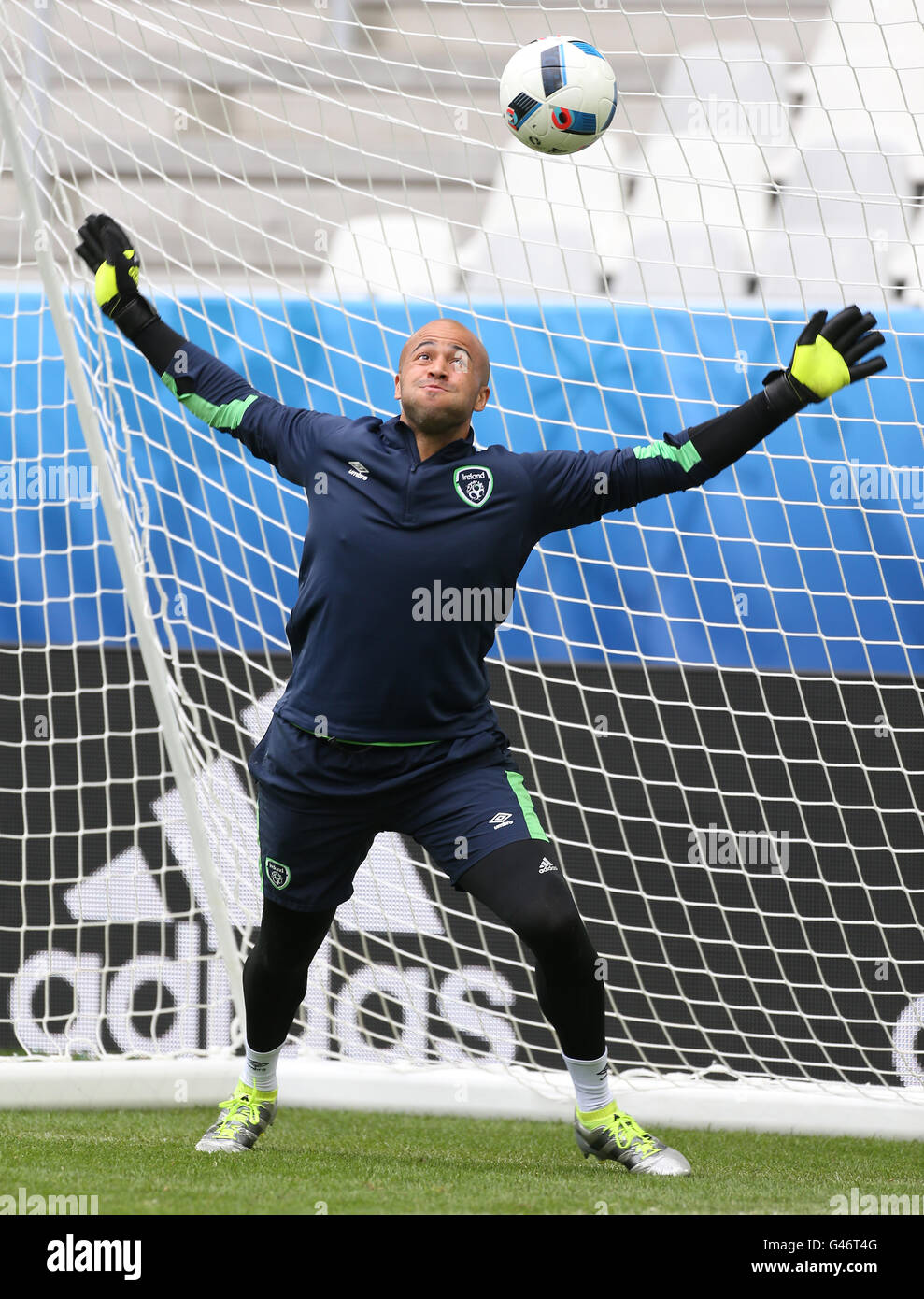 Republic of Ireland goalkeeper Darren Randolph during a training ...