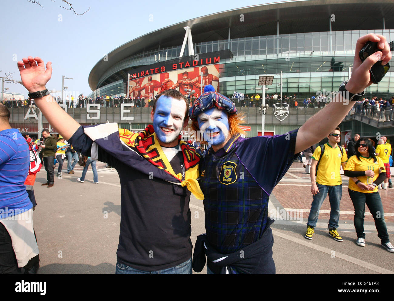 Scottish football fans Andi (left) and Steve Beattie from St. Andrews ...