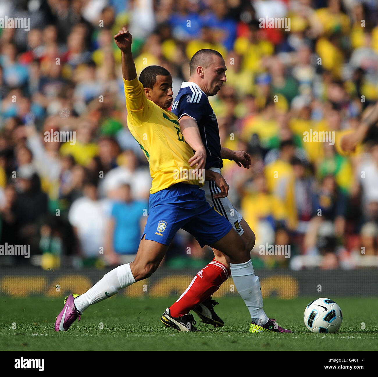 Soccer scotland full length tackling mangsm hi-res stock photography ...