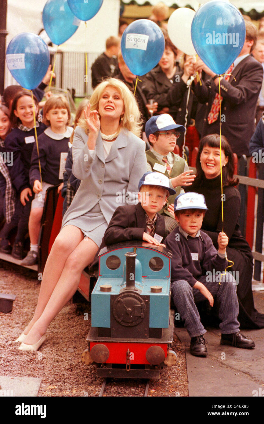 Joanna lumley model hi-res stock photography and images - Alamy