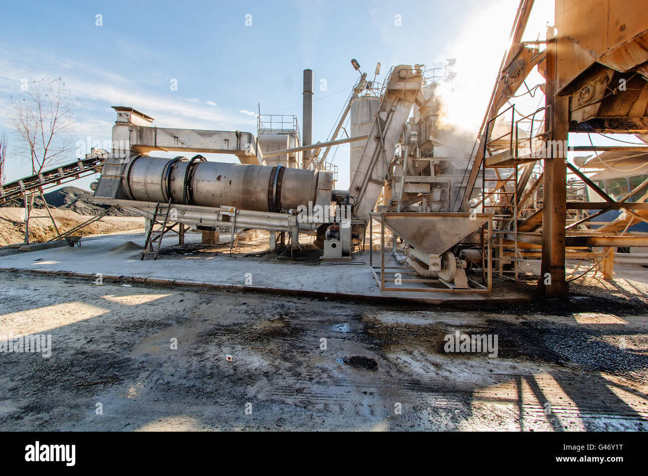 Asphalt Drum plant with continuous asphalt production Stock Photo - Alamy