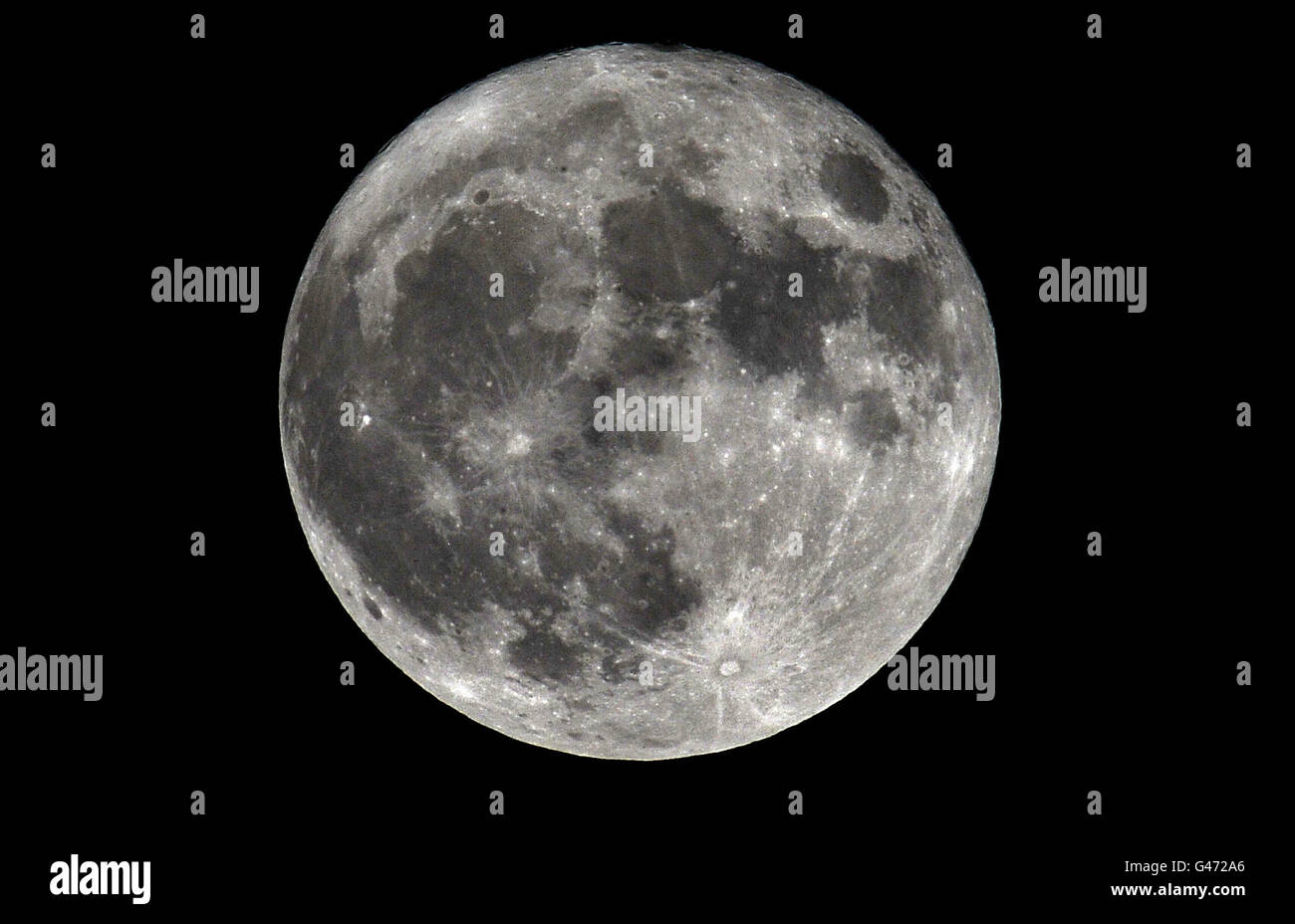 Full moon over london hi-res stock photography and images - Alamy