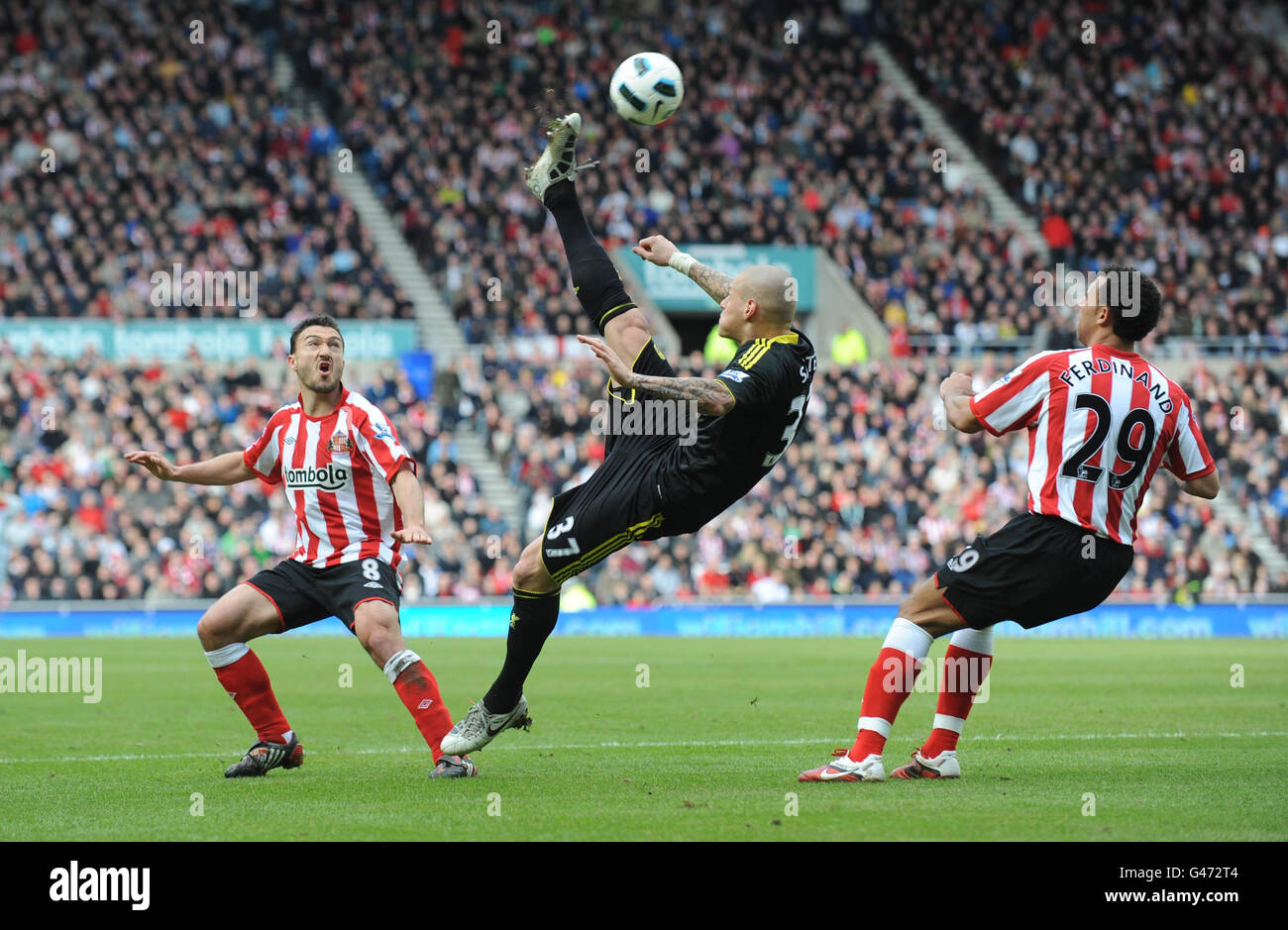 Tries an overhead kick hi-res stock photography and images - Alamy