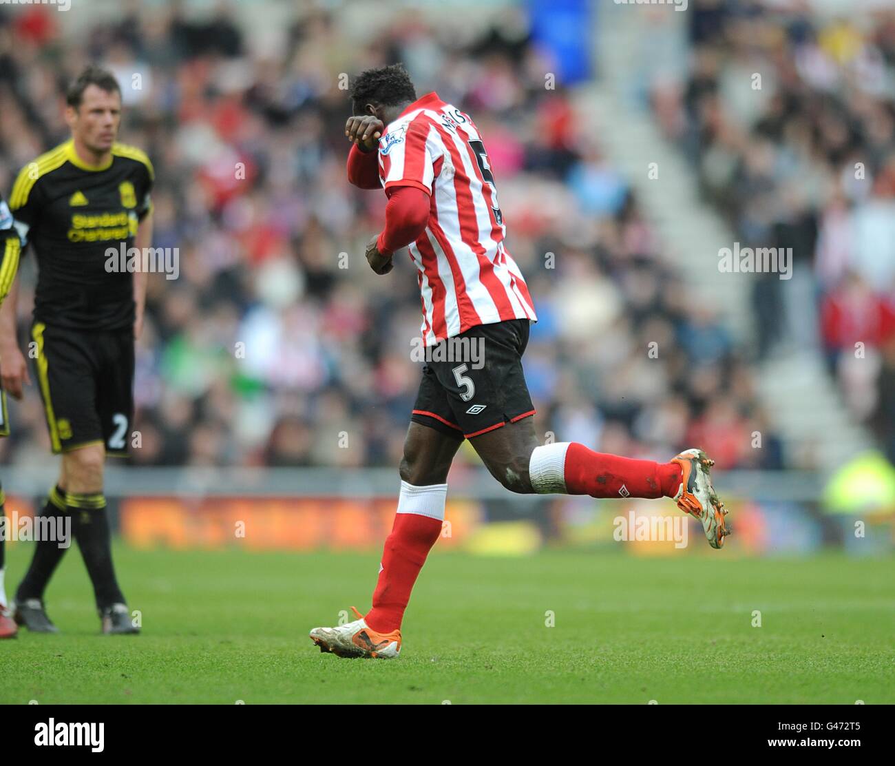 Sunderlands john mensah reacts to his red card hi-res stock photography ...