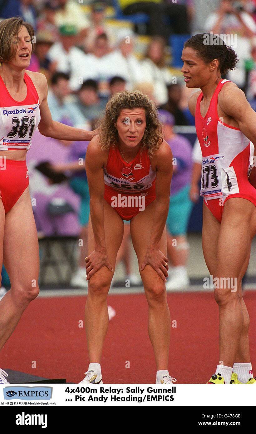 COMMONWEALTH GAMES. 4x400m RELAY: SALLY GUNNELL Stock Photo - Alamy