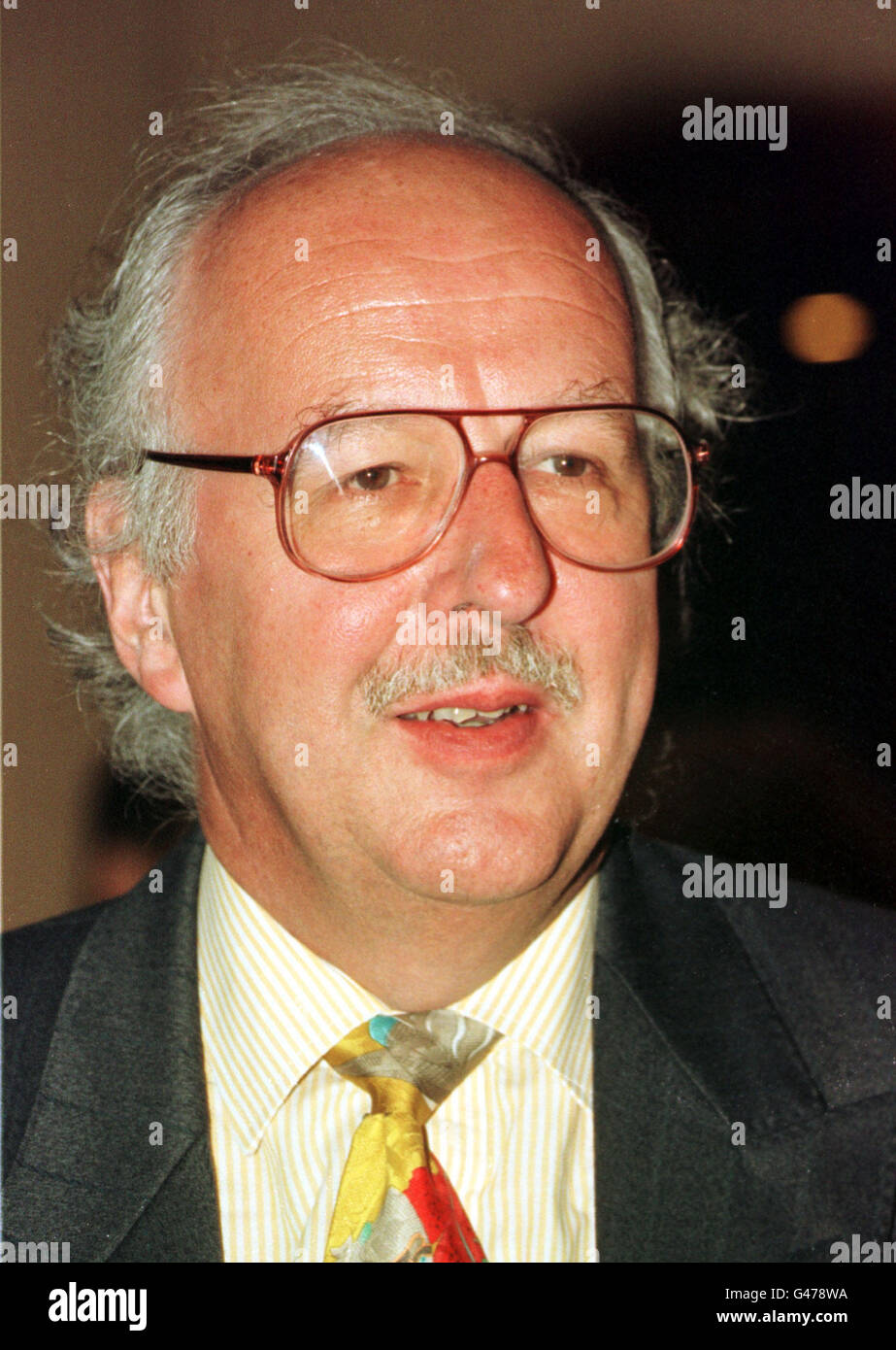 TV WEATHER PRESENTER MICHAEL FISH. * 17/4/02: BBC weatherman Michael ...