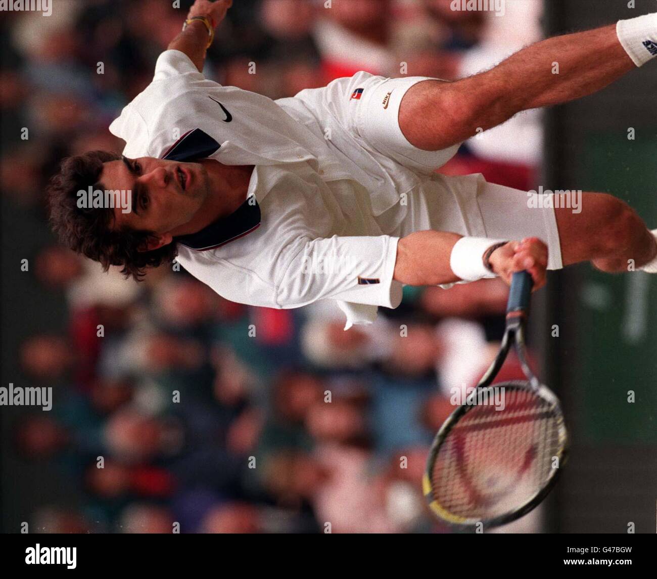 TENNIS Pioline action Stock Photo - Alamy