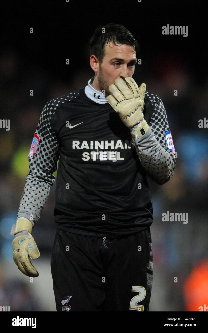 Scunthorpe united goalkeeper josh lillis hi-res stock photography and ...
