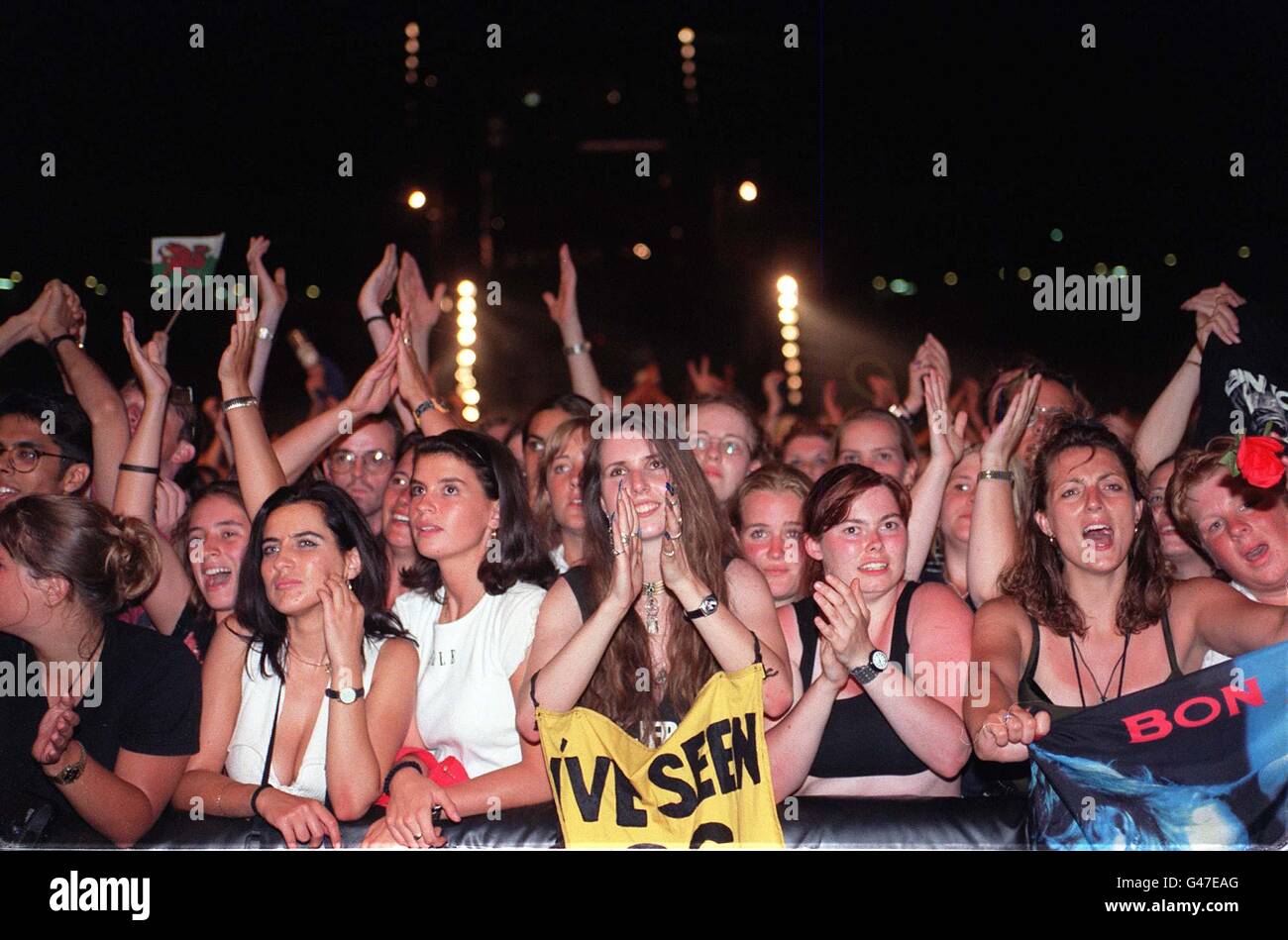Elvis presley concert crowd hi-res stock photography and images - Alamy