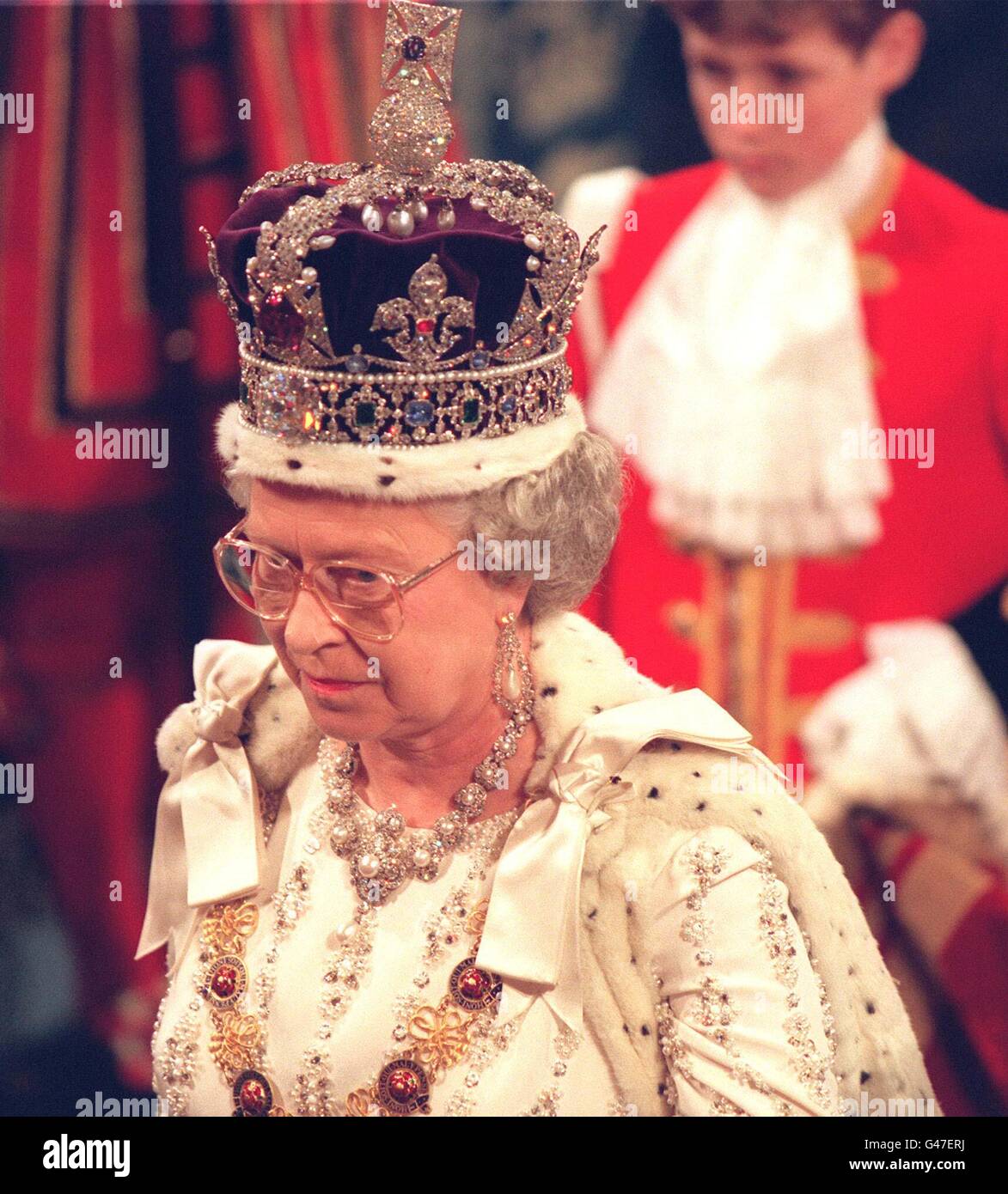 NPA rota picture by Nigel Wright/The Express The Queen walks to the ...
