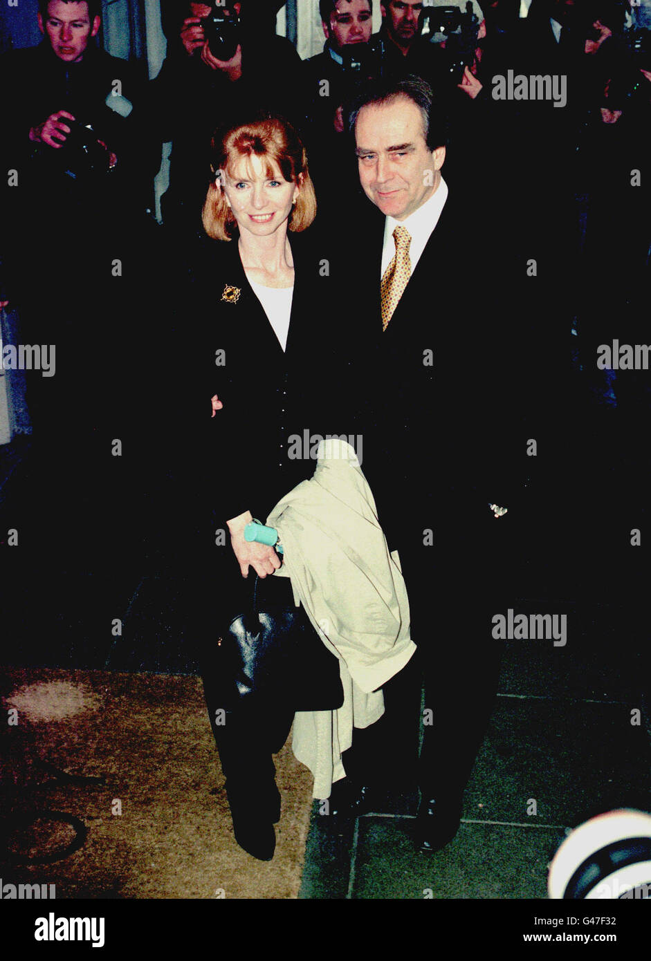 PA NEWS JANE ASHER AND HUSBAND GERALD SCARFE ARRIVE AT THE SAVOY HOTEL ...
