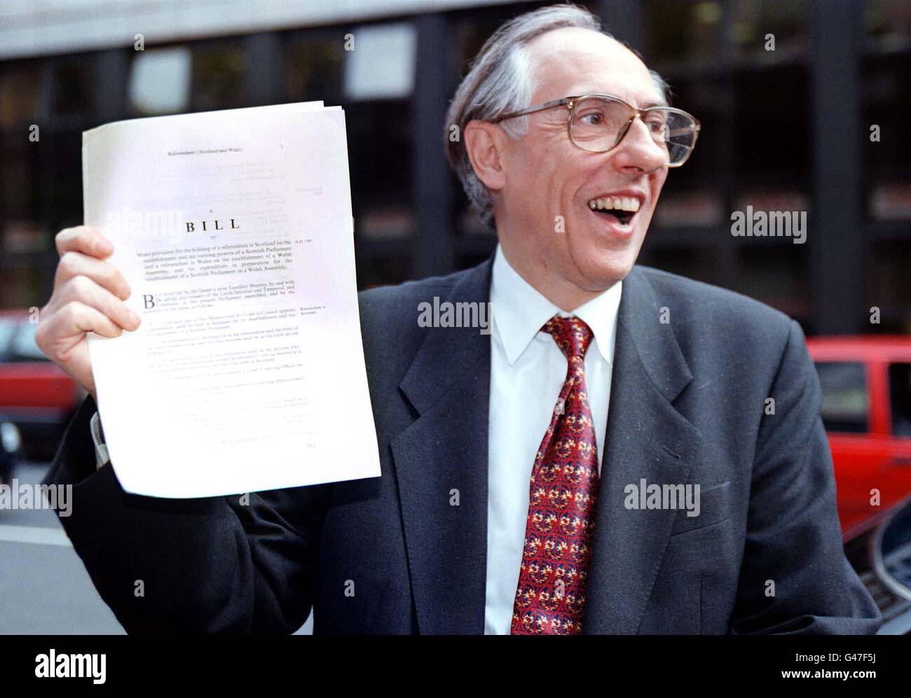 Scottish secretary donald dewar outside the scottish office hi-res ...