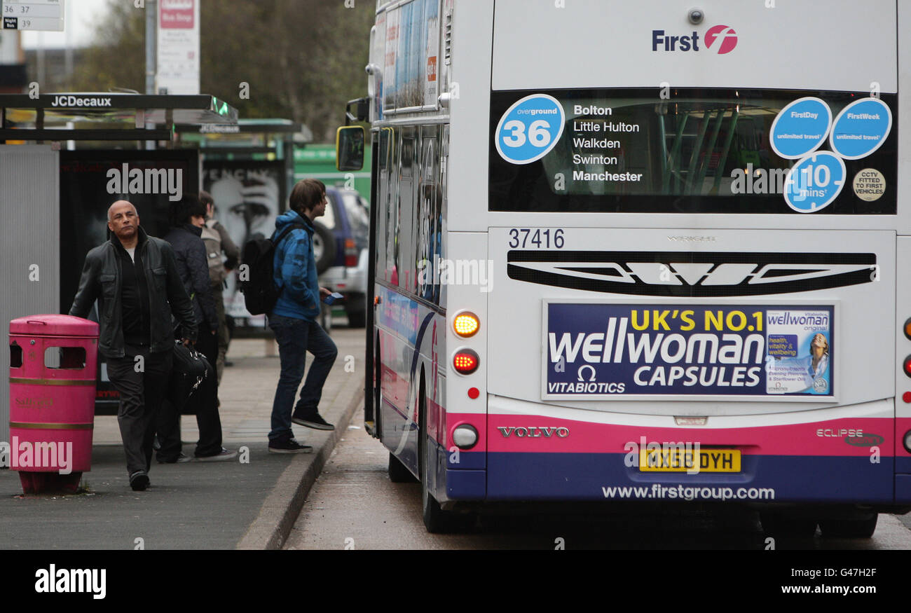 Passengers getting off a bus hi-res stock photography and images - Alamy