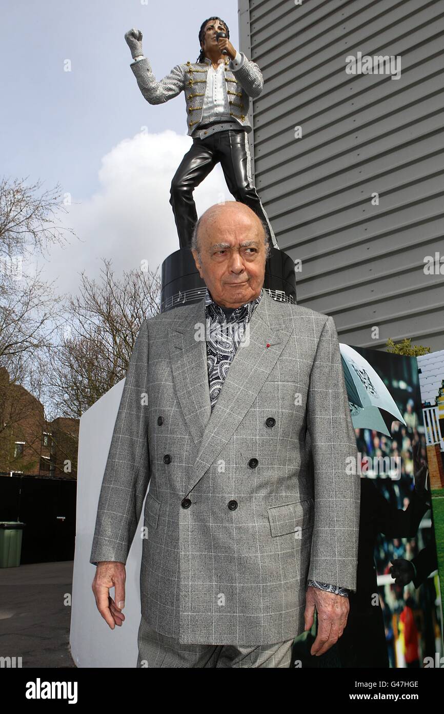 Fulham chairman Mohamed Al Fayed unveils a statue of Michael Jackson ...