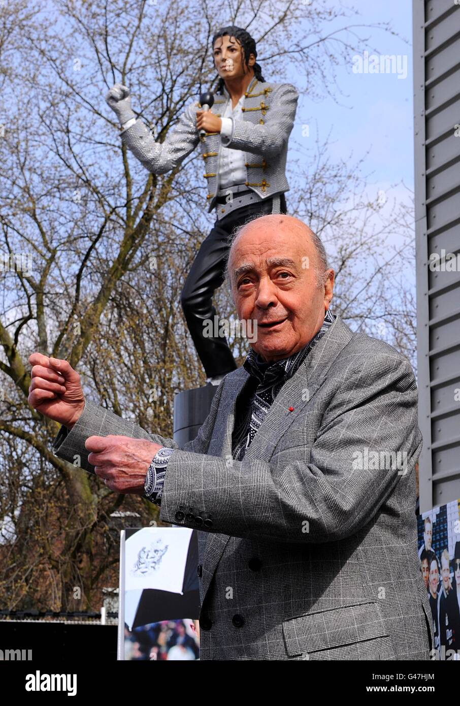Fulham chairman Mohamed Al Fayed unveils a statue of Michael Jackson ...