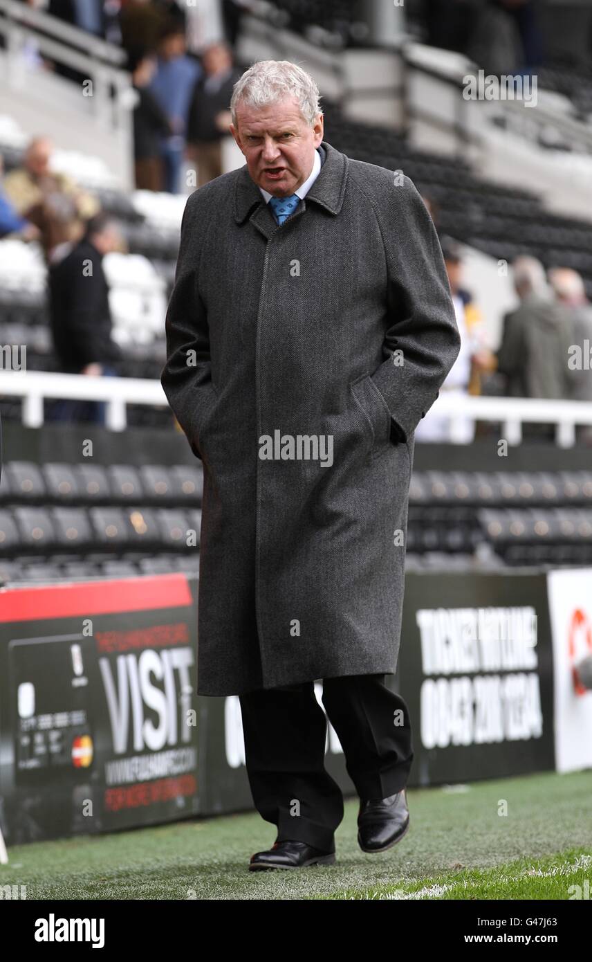 Football commentator hi-res stock photography and images - Alamy