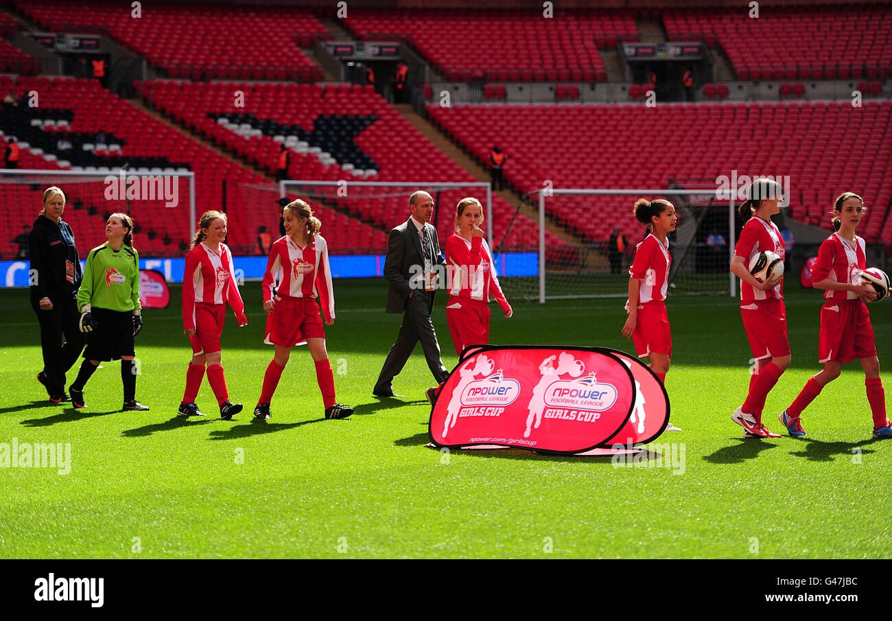 Wembley stadium trophy walk hi-res stock photography and images - Alamy