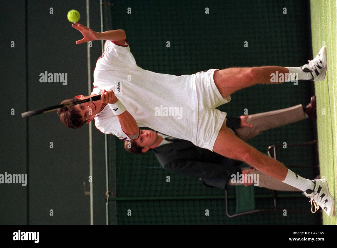 TENNIS Henman action Stock Photo - Alamy