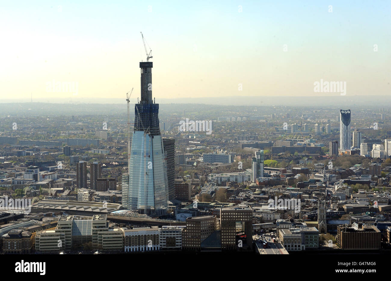 The Shard building, seen from the roof of Tower 42 in the City of ...