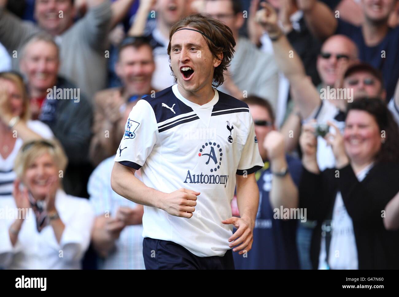 Luka modric tottenham celebrates hi-res stock photography and images ...