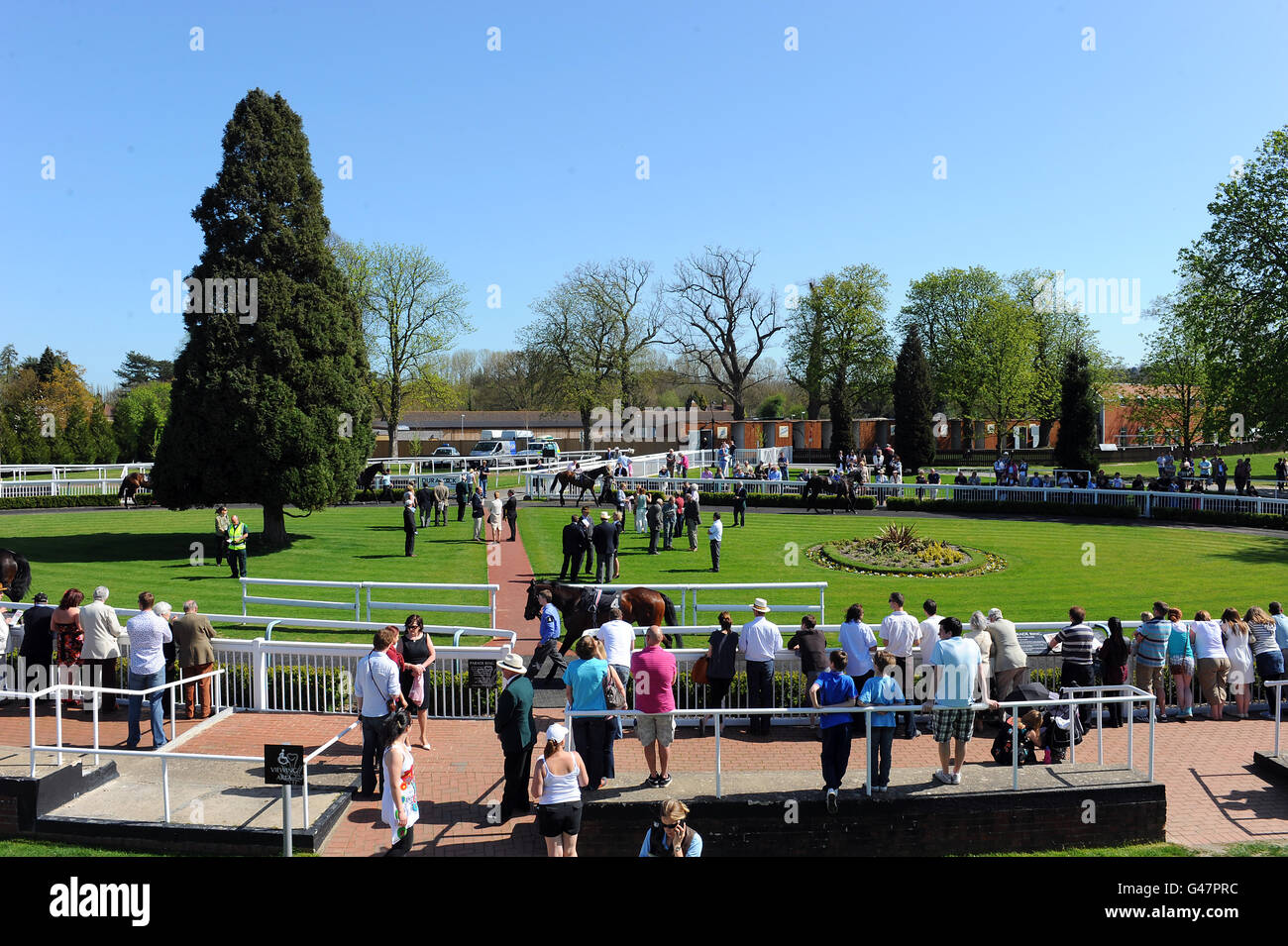 Family fun race day at lingfield park hi-res stock photography and ...
