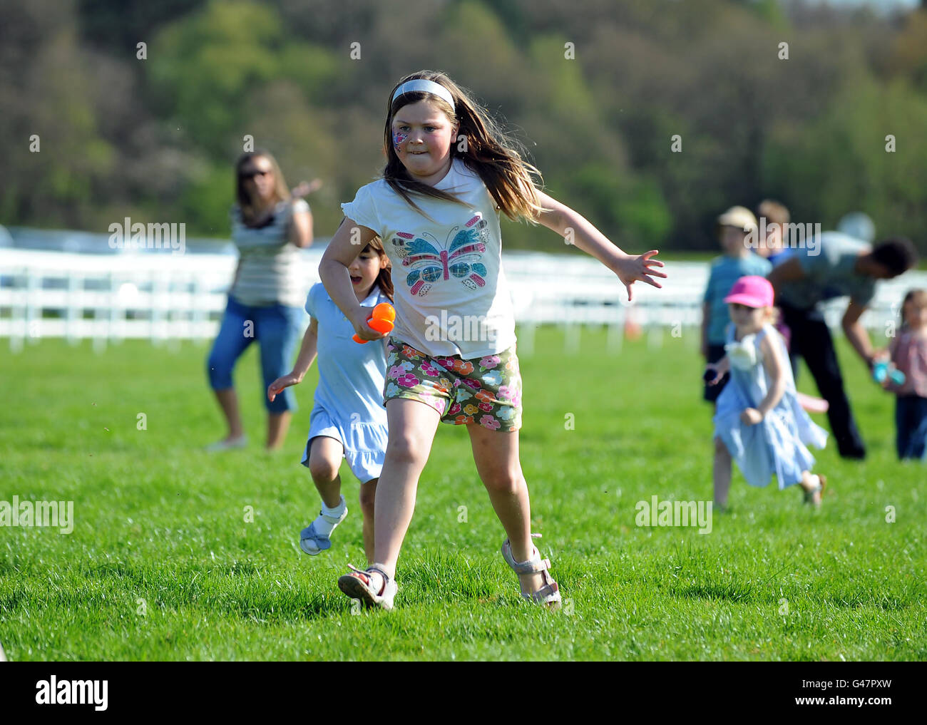Family fun race day at lingfield park hi-res stock photography and ...