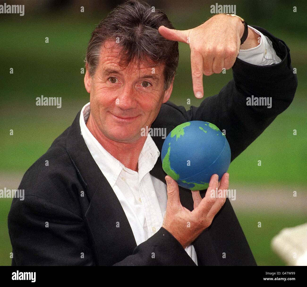 Full circle michael palin hi-res stock photography and images - Alamy