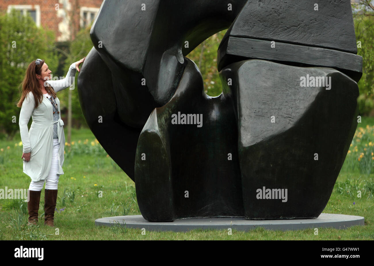 Artist Veronica Grassi views Henry Moore's Locking Piece, at the ...